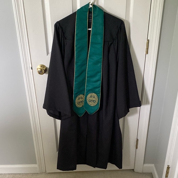 Other | University Of Vermont Full Undergraduate Graduation Regalia ...